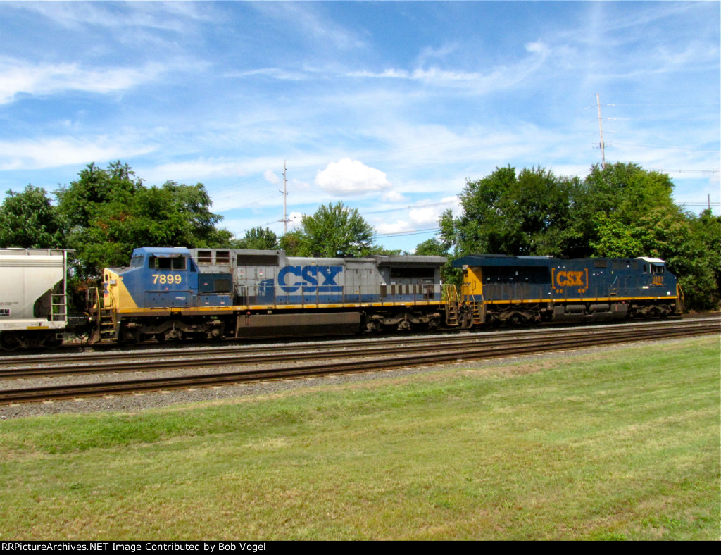CSX 7899 and 3181